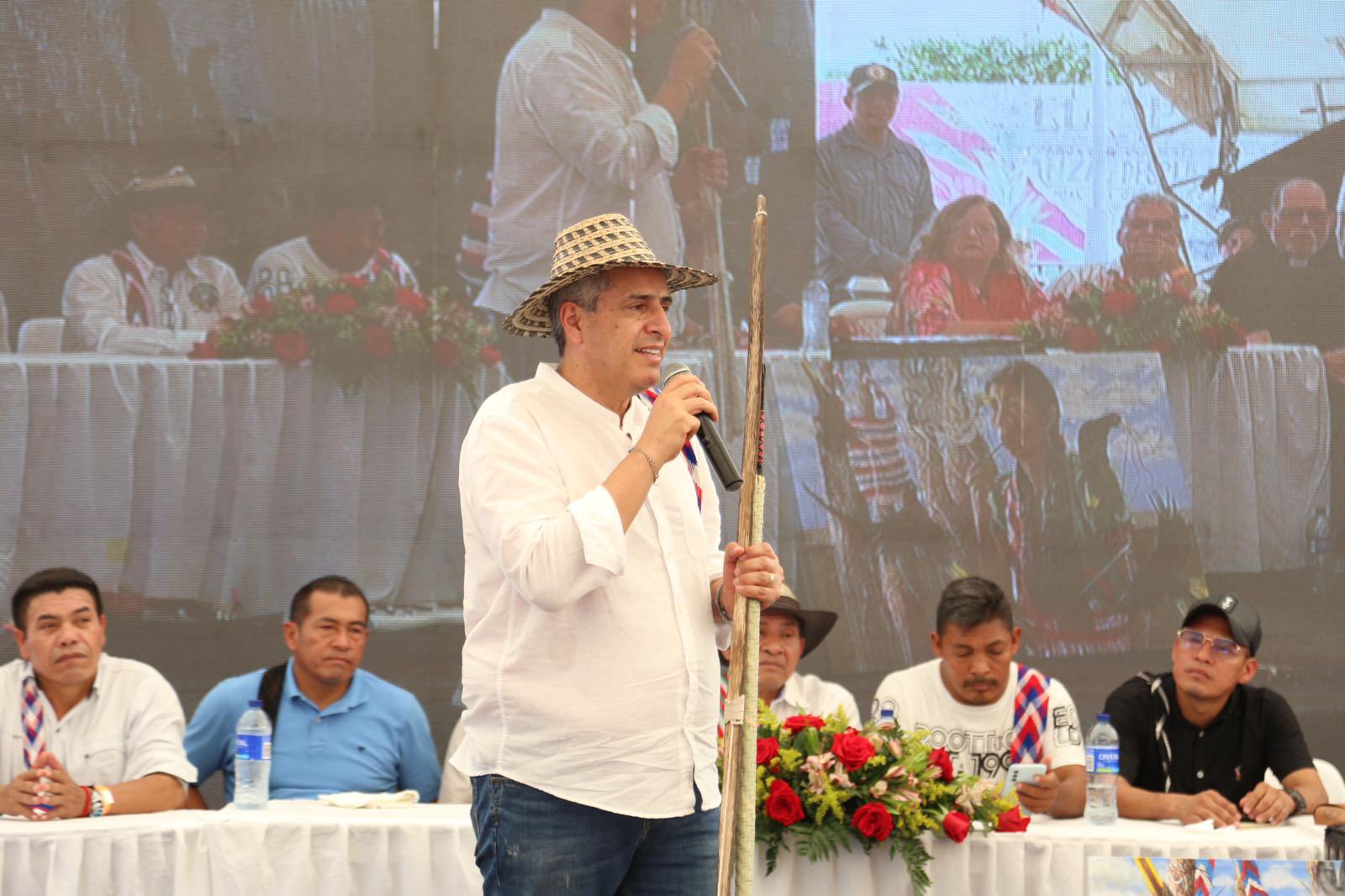 Exministro Luis Fernando Velasco se destapa tras su salida del ministerio del Interior